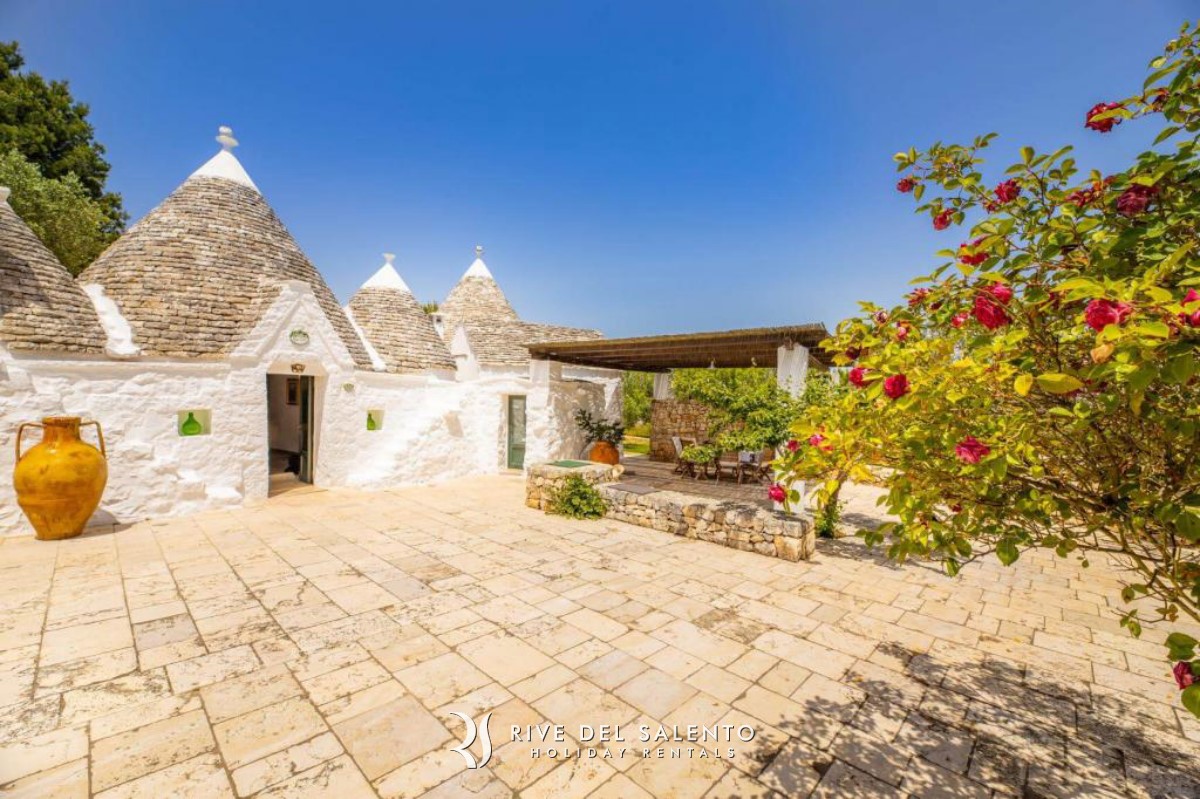 Trullo per Vacanze Ostuni – Piscina e Giardino nella Valle d’Itria