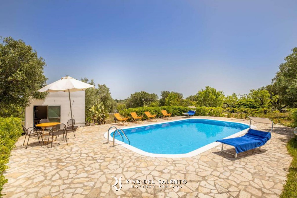 Trullo per Vacanze Ostuni – Piscina e Giardino nella Valle d’Itria