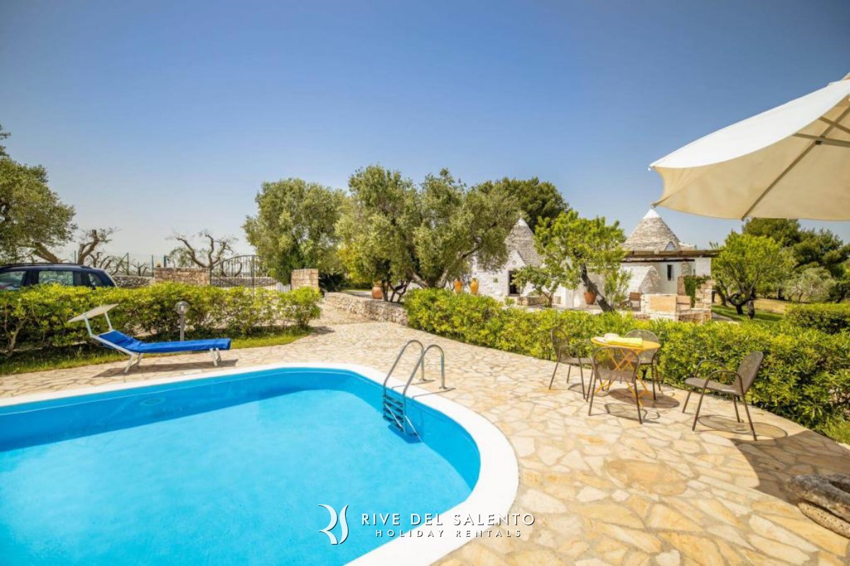 Trullo per Vacanze Ostuni – Piscina e Giardino nella Valle d’Itria