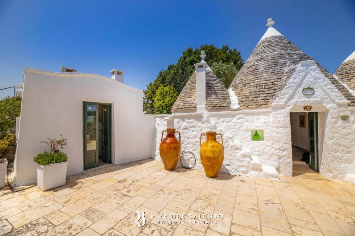 Trullo per Vacanze Ostuni – Piscina e Giardino nella Valle d’Itria